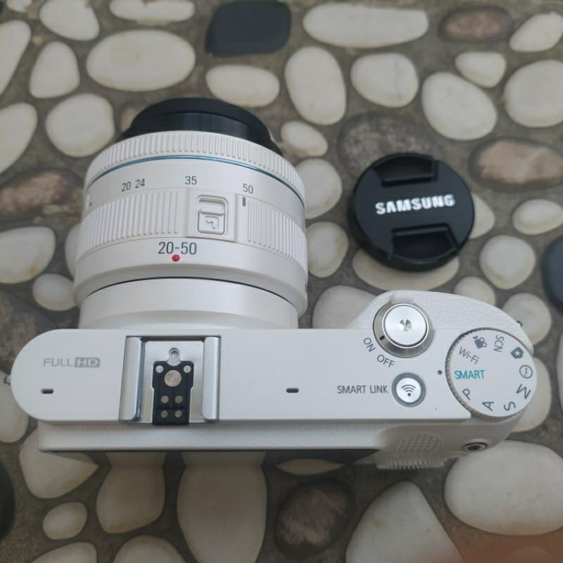 Jual kamera Mirrorless Samsung NX1000 wifi plus lensa fix 20-50mm ...