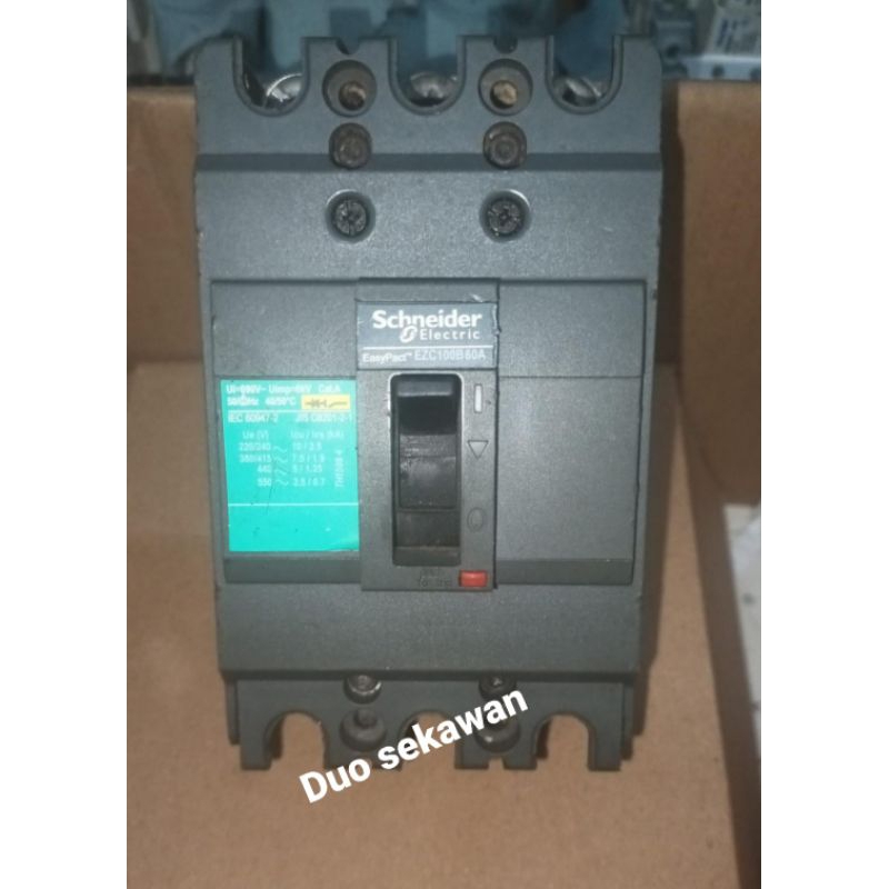 Jual Mccb/ breaker schneider EZC 60A | Shopee Indonesia
