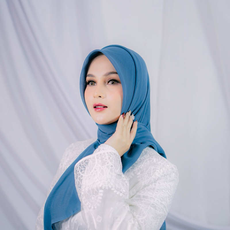 Jual AURE - Hijab Segiempat Paris Japan Premium (Grey Denim) | Shopee ...