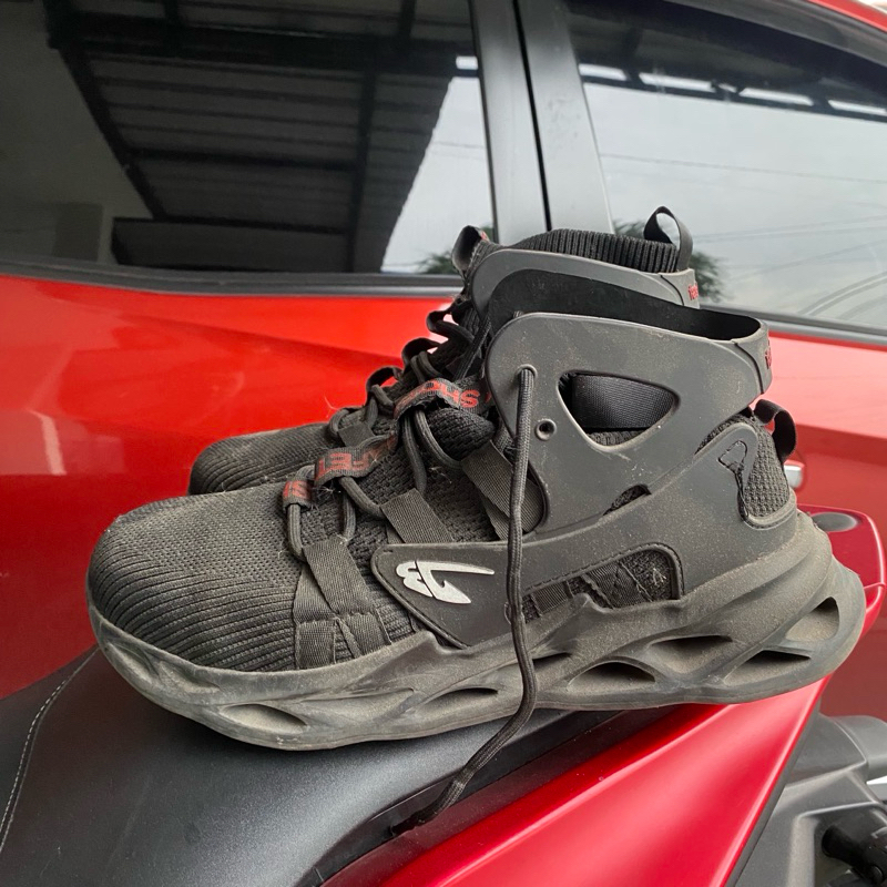 Jual Sepatu Safety Sneakers JBS 799 / Sepatu Ujung Besi Anti Tusukan ...