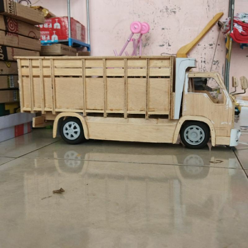 Jual Truk Oleng Miniatur Kayu Model Ragasa Bisa belok Ban Spon | Shopee ...