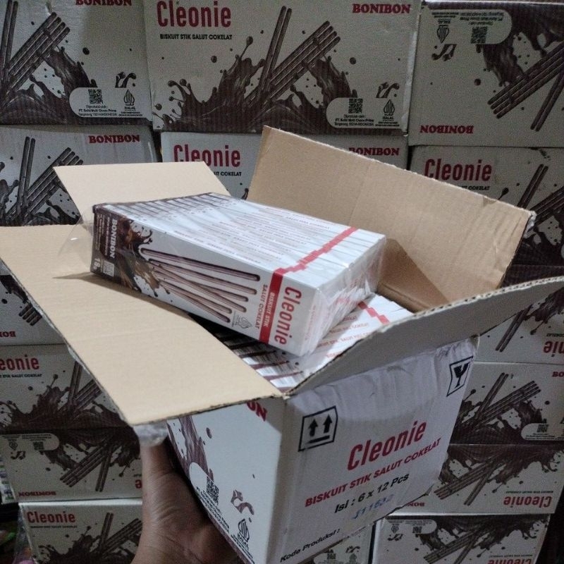 Jual Cleonie poki biskuit stik salut cokelat (1 dus 6 x12) 72pics ...
