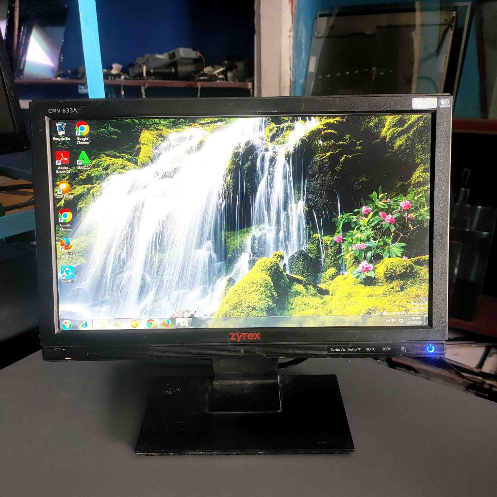 Jual Monitor Lcd Merk Zyrex Ukuran Layar 16 Inch Kondisi Normal ...