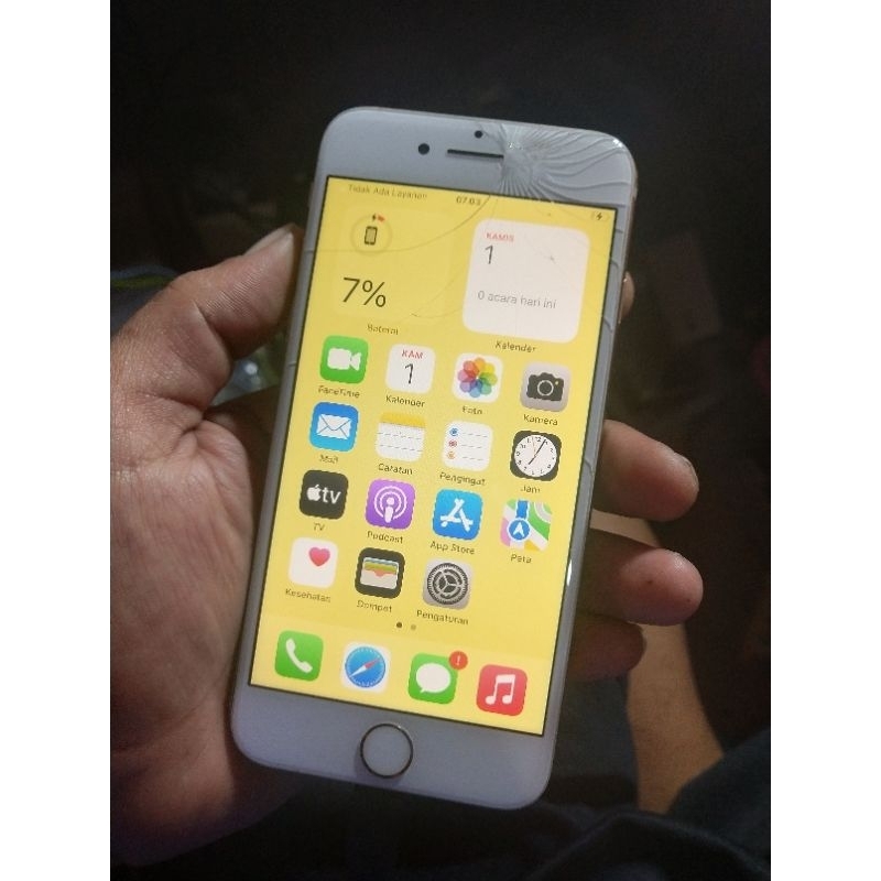 Jual iphone 8 retak sentuh ga jalan sama sinyal mencari terus yg lain ...