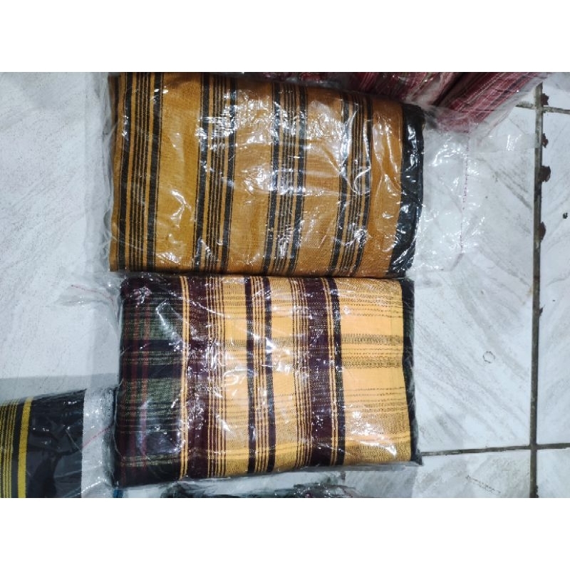 Jual SARUNG BUTON BAUBAU MENGKILAT | Shopee Indonesia
