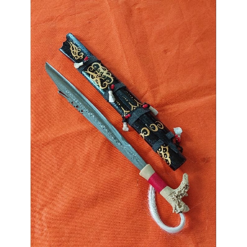 Jual mandau senjata pusaka khas suku adat dayak asli kalimantan ...