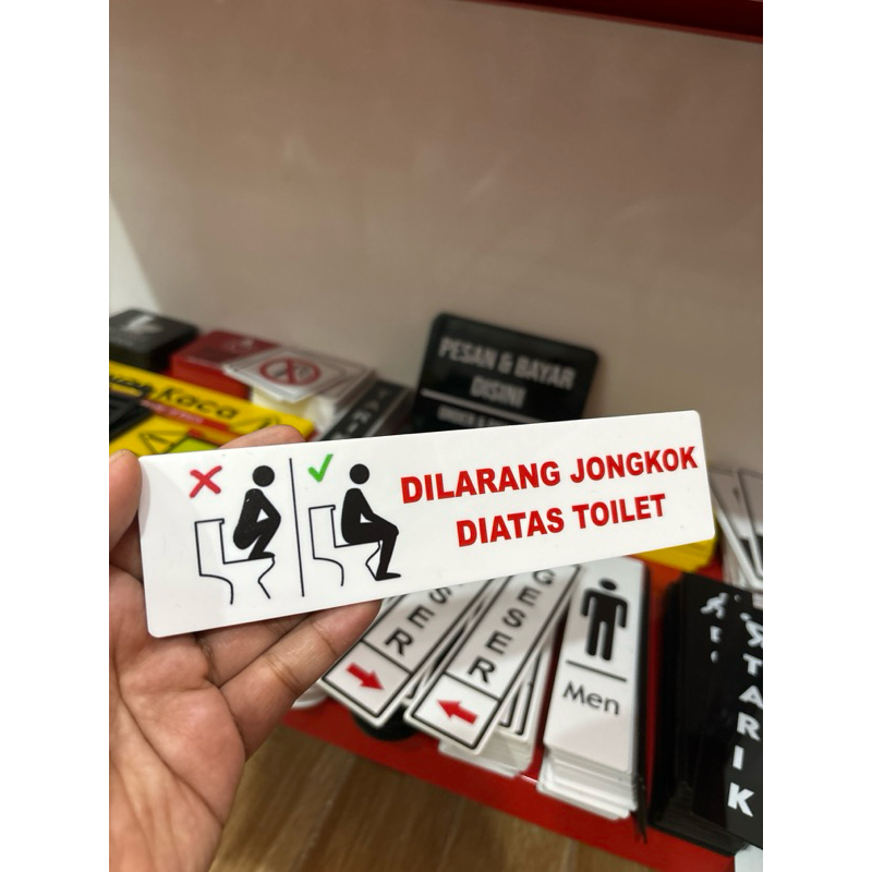 Jual tulisan dilarang jongkok diatas toilet sign toilet duduk | Shopee ...