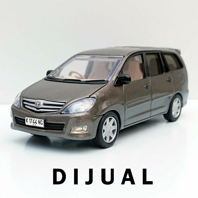 Jual Centy Toys Toyota Kijang Innova facelift 1/32 scale | Shopee Indonesia