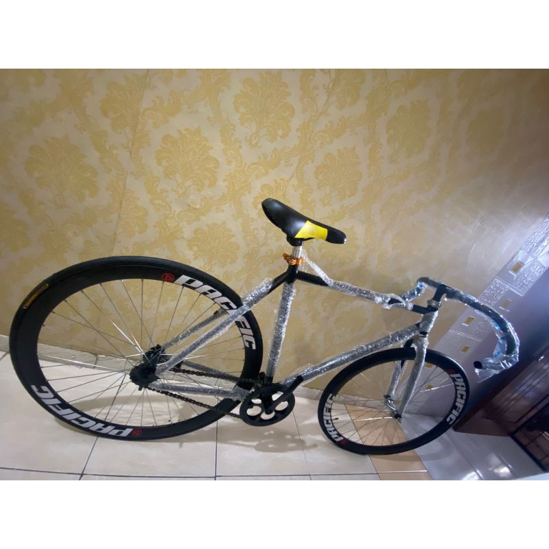 Jual Sepeda Fixie Terpedo 700C (frame hitam) | Shopee Indonesia