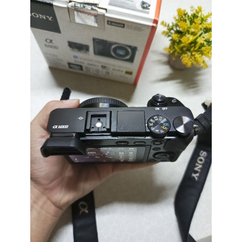 Jual Kamera Sony A6000+Lensa Kit Second lengkap | Shopee Indonesia