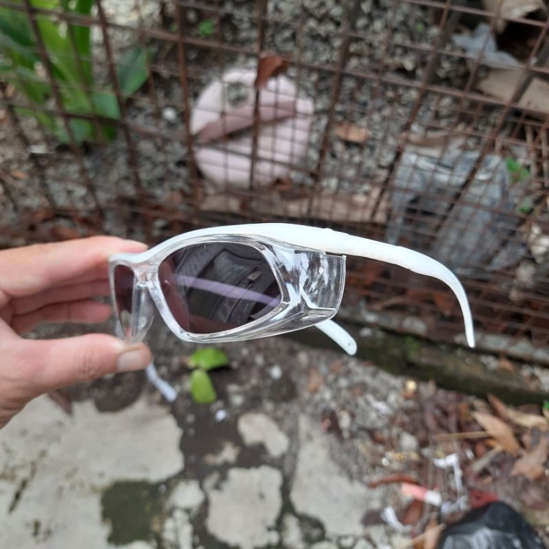 Jual KACAMATA SAFETY LENSA DIWARNA HITAM/COKELAT FRAME EVO 3015 NORMAL ...
