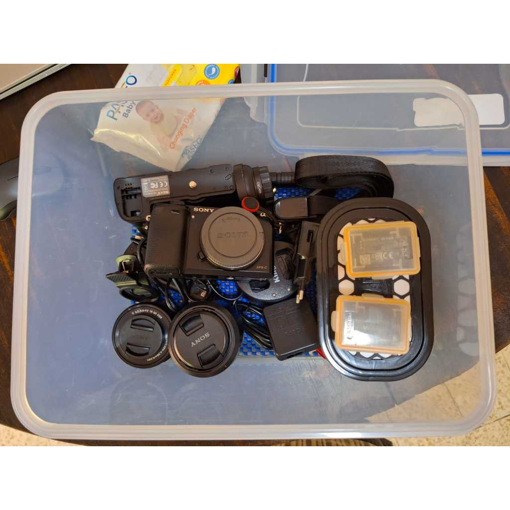 Jual MIRRORLESS SONY A6000 + Lensa Kit second siap pakai | Shopee Indonesia