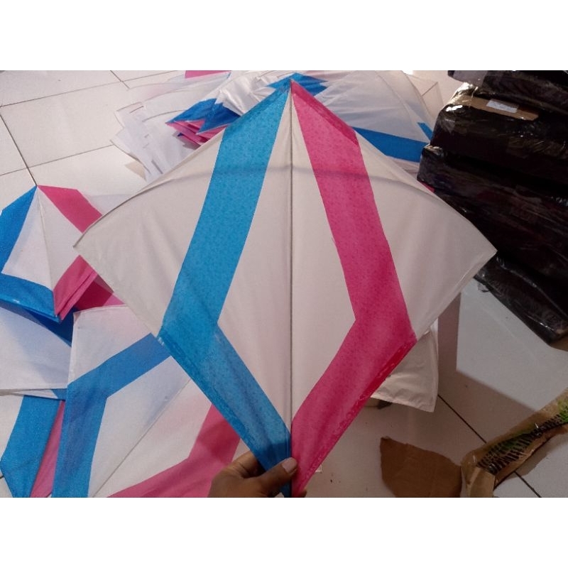 Jual Layangan Jabrugan Rapih Ukuran 58 Kertas Putih isi 50 Pcs | Shopee ...