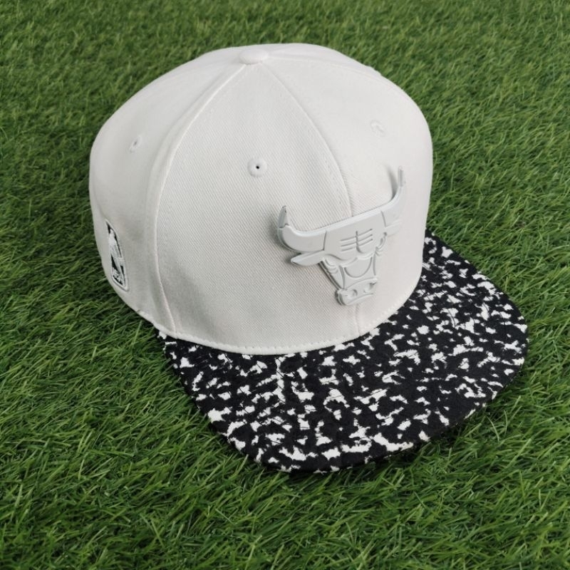 Jual TOPI SNAPBACK NBA HYFLAT LOGO BESI CHICAGO BULLS SECOND ORIGINAL ...