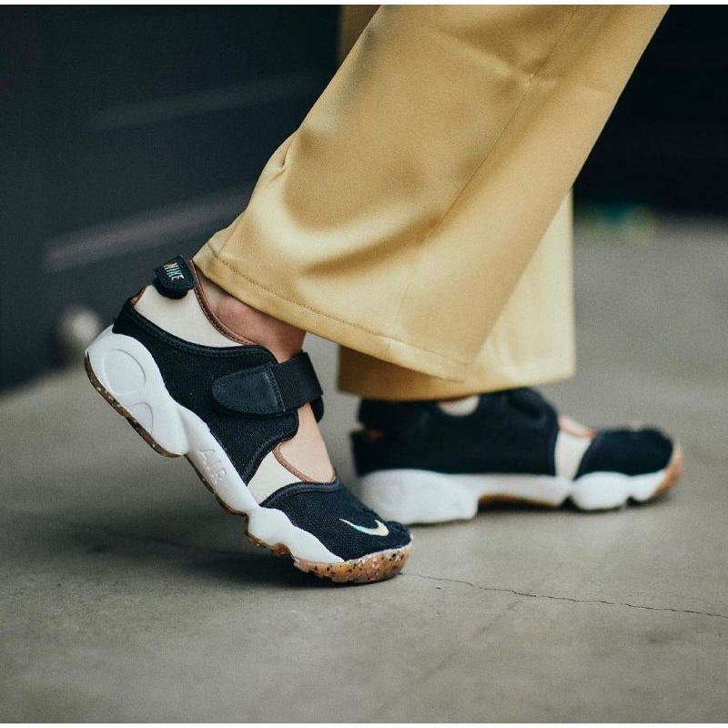 Jual Sepatu Sneakers Wanita Air rift black moca brown | Shopee Indonesia