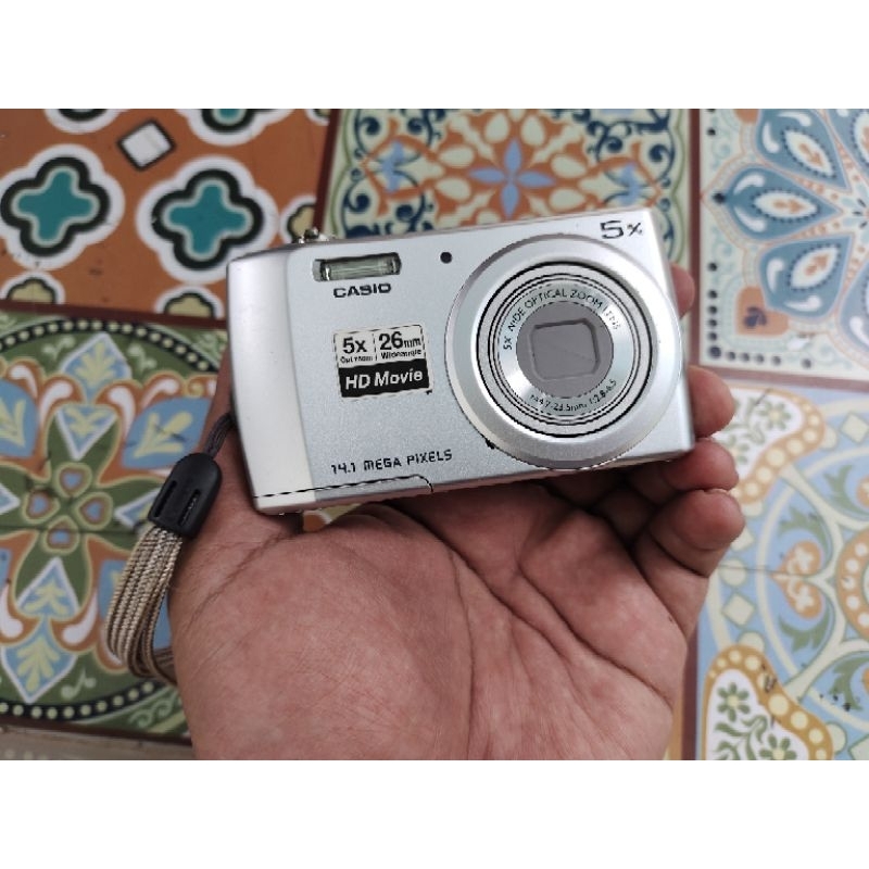 Jual Digicam Casio QV R200 silver siap pakai | Shopee Indonesia