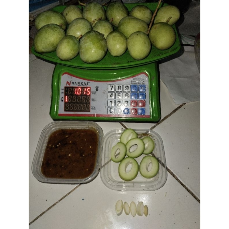 Jual PAKET mangga telor di kirim utuh bisa lepas biji ½kg, 1kg + bumbu ...