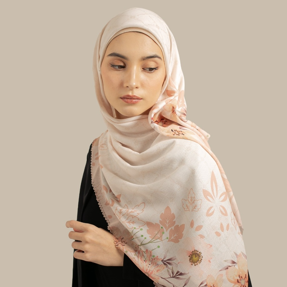 Jual Wulang Narawangsa Hijab Segi Empat ⁠Soft Flower Creamy Mayo ...