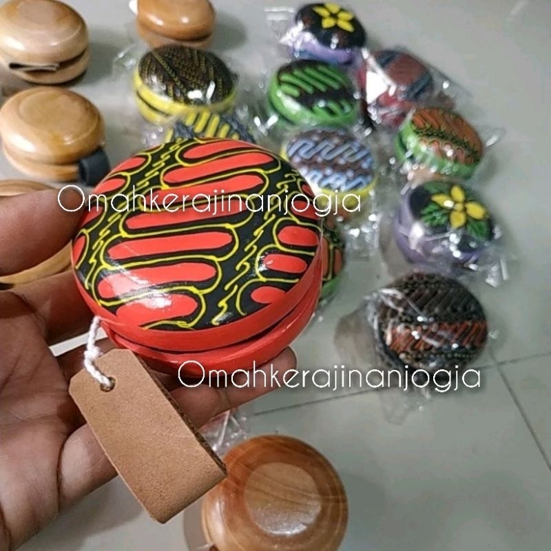 Jual yoyo , yoyo kayu , mainan tradisional | Shopee Indonesia