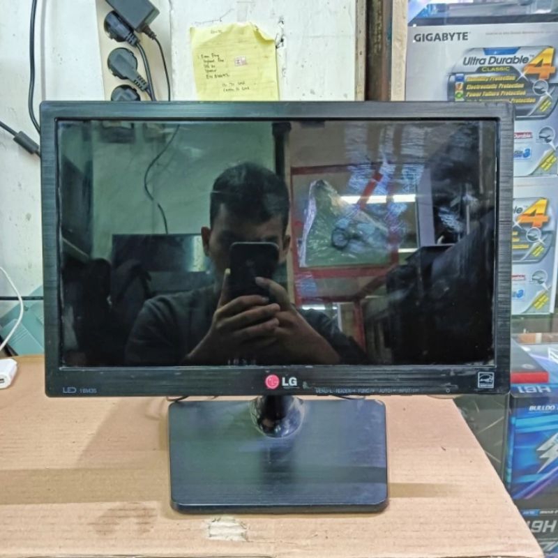 Jual Monitor LED LG 16 inch Wide Screen Like New | Shopee Indonesia