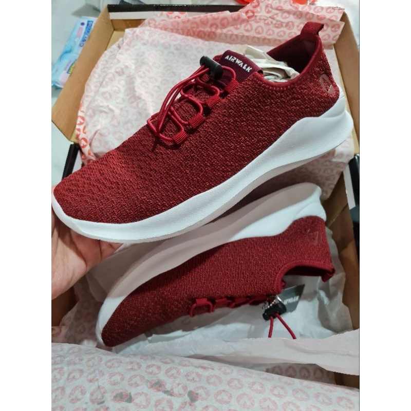 Jual JUAL RUGI SEPATU AIRWALK MERAH BARU ORI BELI D TOKO | Shopee Indonesia