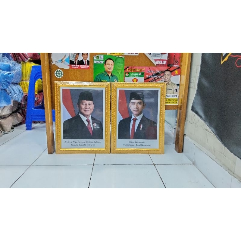 Jual bingkai foto presiden dan wakil presiden 35x45cm | Shopee Indonesia