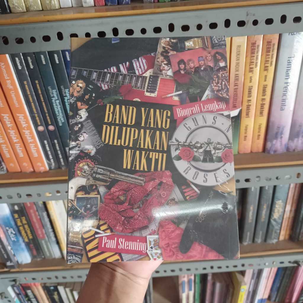 Jual Buku Biografi Guns N Roses - Band yang Dilupakan Waktu - Paul ...