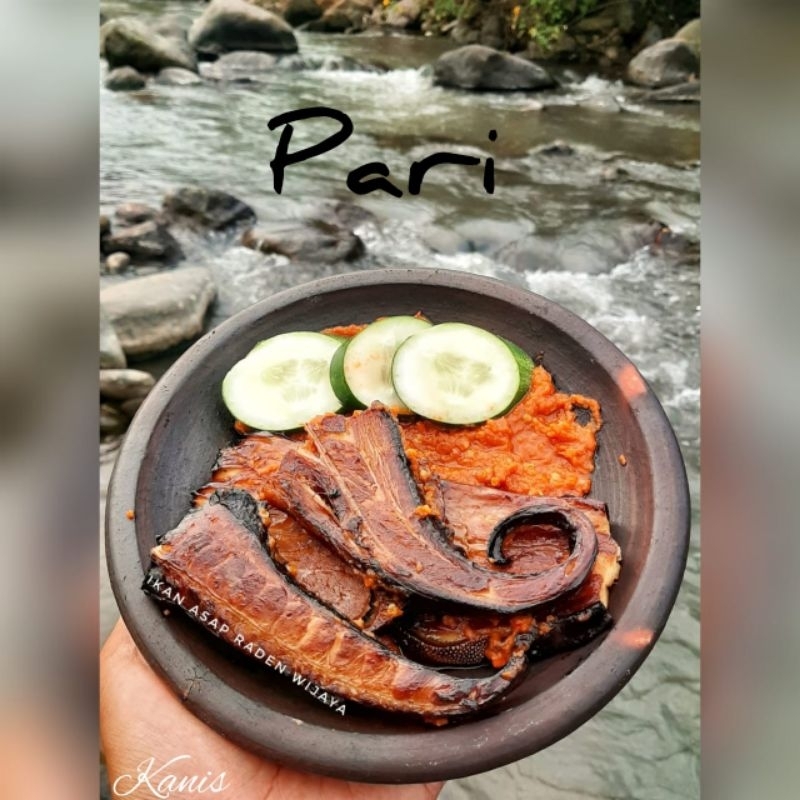 Jual ikan pari asap raden wijaya frozen / iwak pe free sambal / halal ...