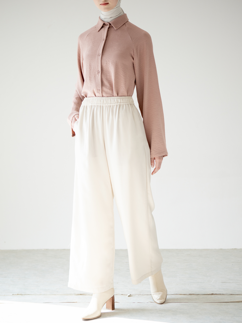 Jual Astaka by Aska Label - Celana panjang palazo dengan kantong dan pinggang karet warna Grey ...