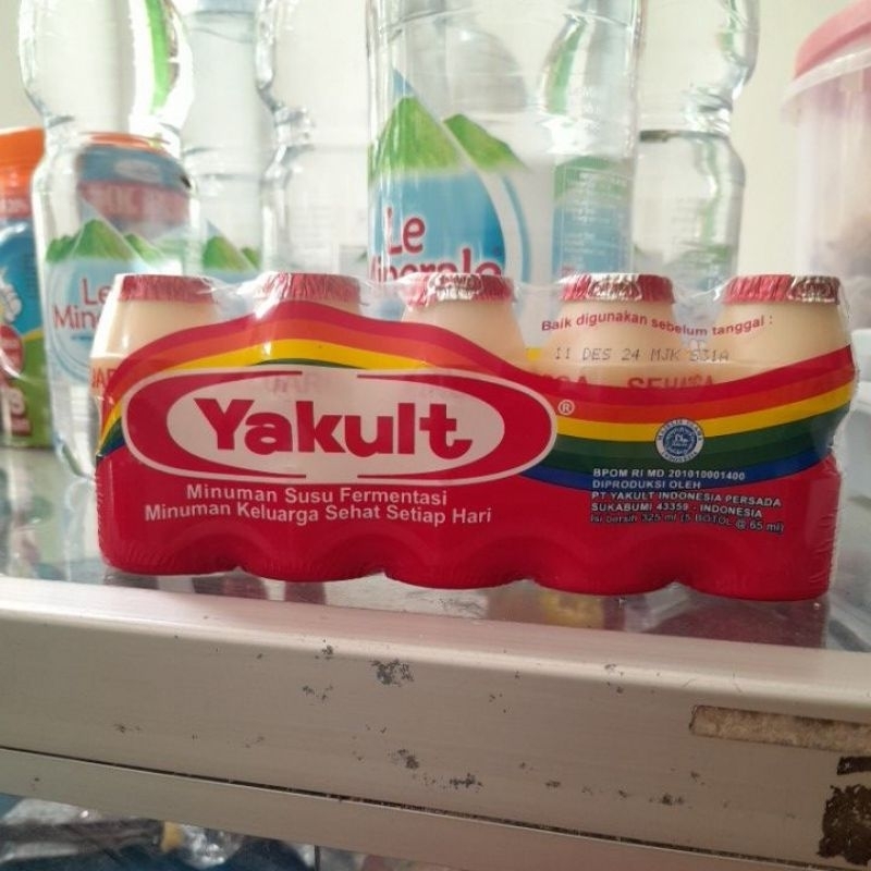 Jual Yakult minuman susu fermentasi probiotik | Shopee Indonesia