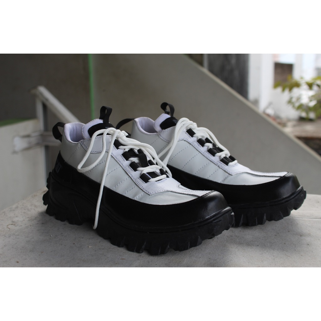 Jual Sepatu Pria Safety Boot Caterpillar Galosh Hitam Putih Ujugn Besi ...