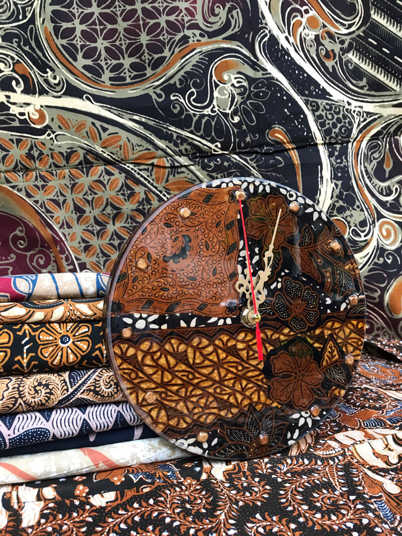 Jual Kerajinan Tangan Jam Dinding Resin Limbah Batik Unik Bulat ...