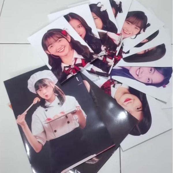 Jual POSTER JKT48 1 PCS RANDOM UKURAN 21X30 DAN 15X21 CM FREE STIKER ...