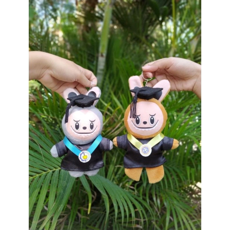 Jual Boneka Labubu Kostum Wisuda dan Polos | Boneka Labubu | Keychain ...