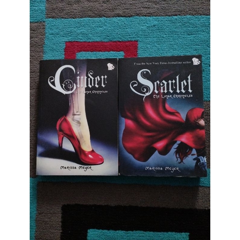 Jual [PRELOVED] Novel SCARLET & CINDER by Marissa Meyer terjemahan ...