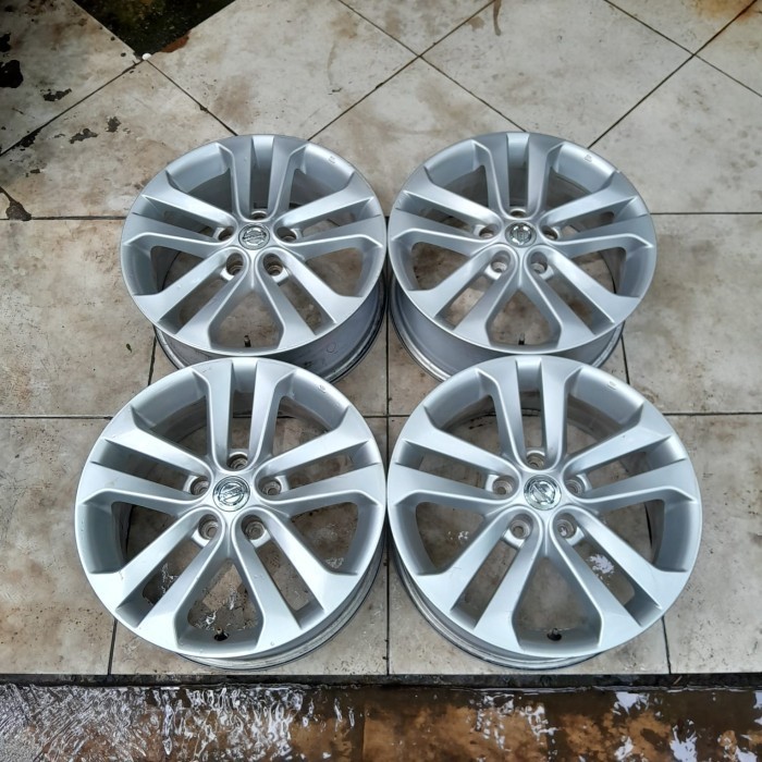 Jual velg mobil bekas copotan Juke R17 pcd 5x114 cocok untuk Juke ...