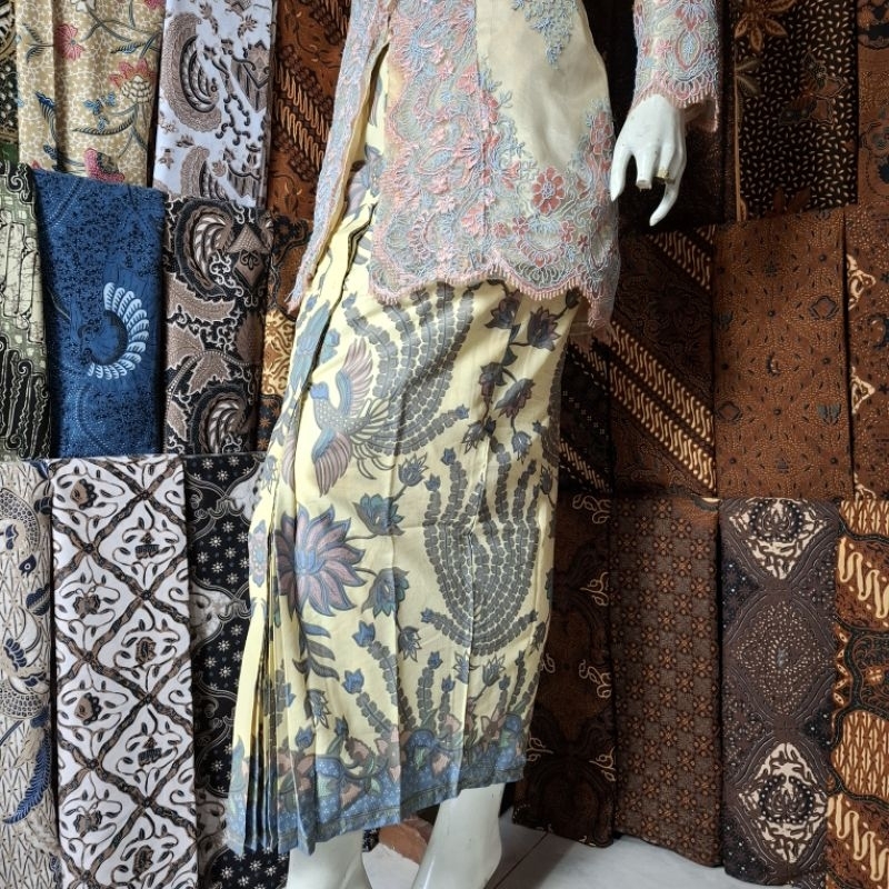 Jual Batik dan Rok Wiru Merak Bunga Cream Krem Biru Pink Bawahan Kebaya ...