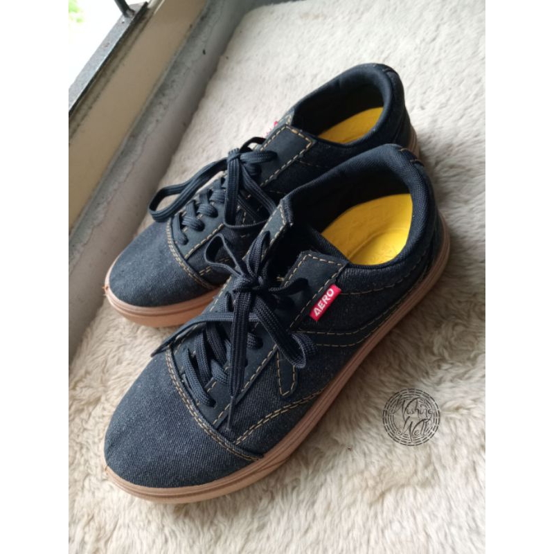 Jual Sepatu Aerostreet massive gum denim size 40 preloved (baca ...