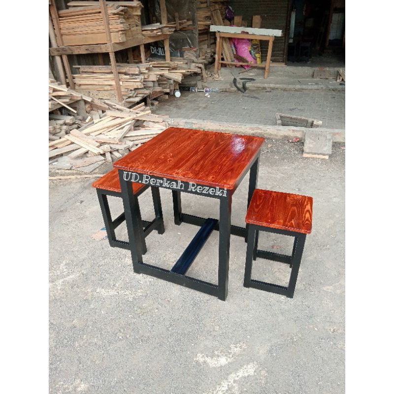 Jual 1 set meja cafe, meja makan buat resto 1 meja+2 bangku kayu jati belanda | Shopee Indonesia
