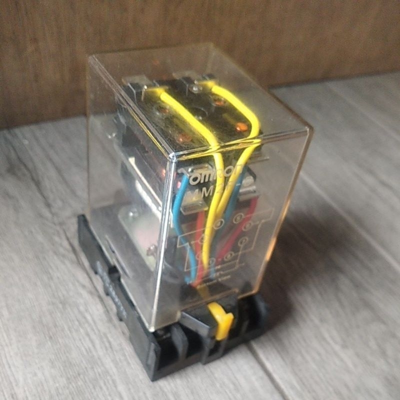 Jual Relay Omron MM2P-D Second 24VDC + Socket | Shopee Indonesia