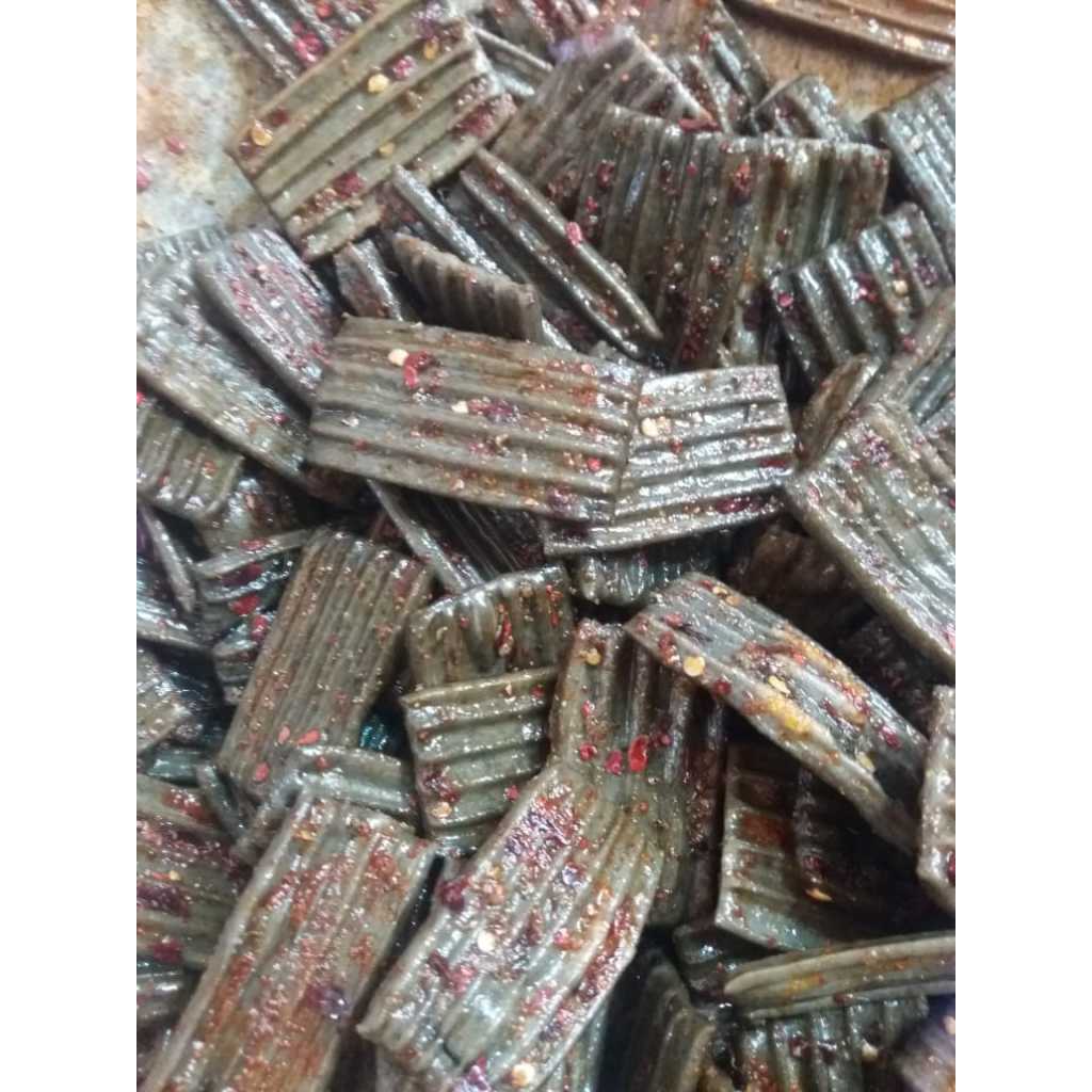 Jual KERUPUK JENGKOL PEDAS DAUN JERUK/KERUPUK JENGKOL BANTET 500 GRAM ...