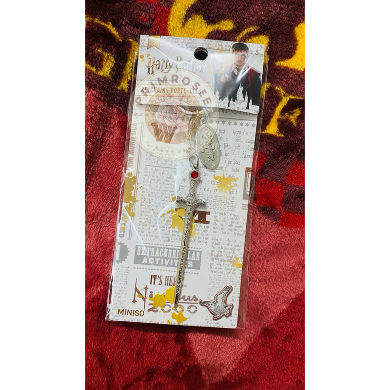 Jual [SG] Harry Potter x Miniso singapore x HARRY POTTER pedang godric gryffindor sword keychain ...