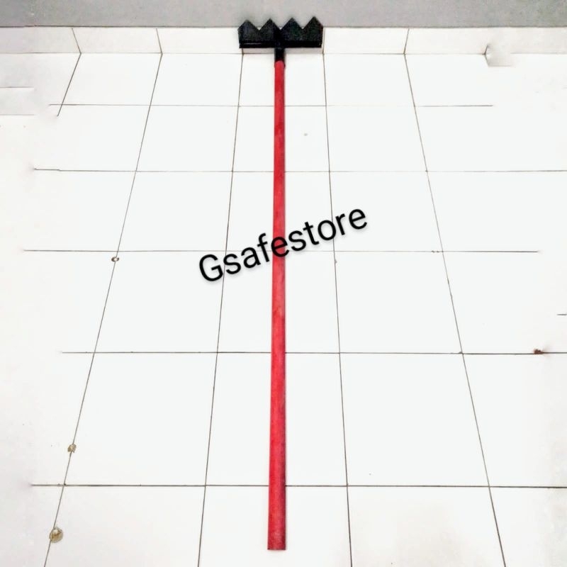 Jual Alat Pemadam Kebakaran Garu Api Tajam Mata 4 Gagang Kayu Dowel ...