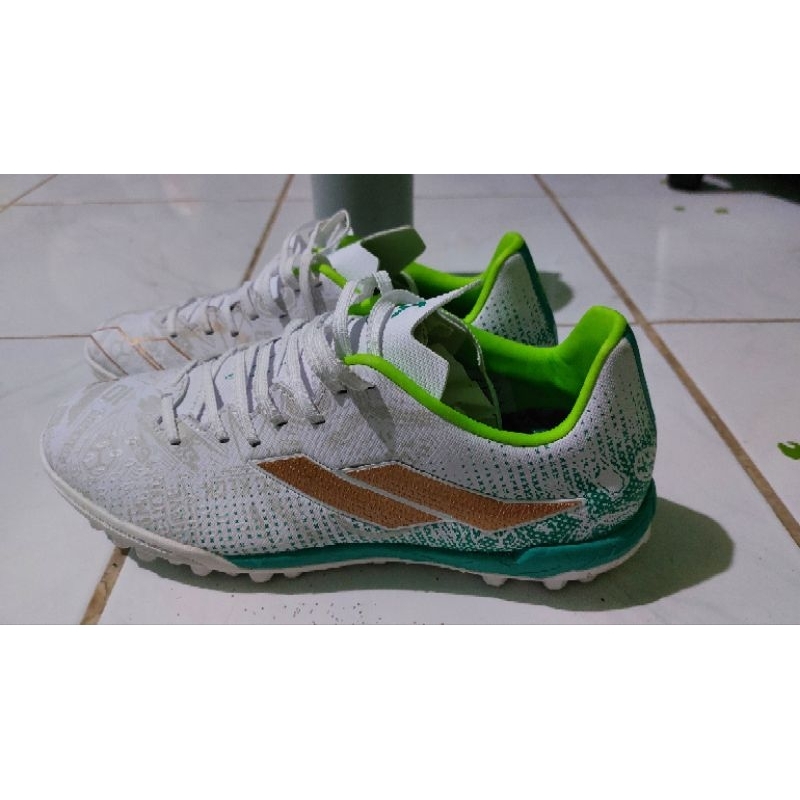 Jual Sepatu MILLS Xyclops Turf MK II Mini Soccer | Shopee Indonesia