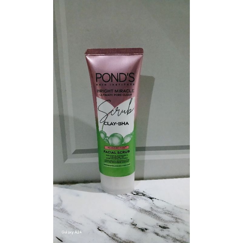 Jual Pond's bright miracle Clay-BHA Ultimate Pore Clear facial scrub ...
