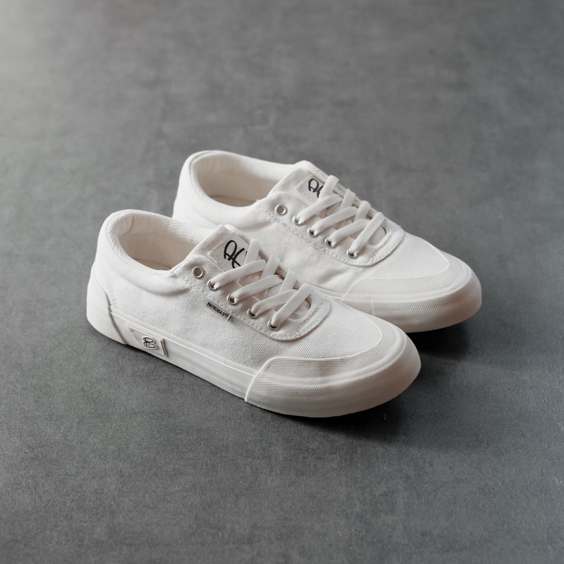Jual PATROBAS Sepatu Patrobas Basic Off White Low Original Made In Indonesia | Shopee Indonesia
