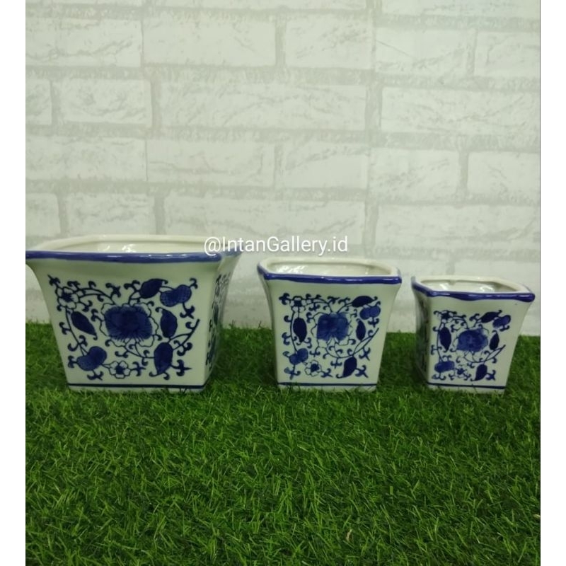 Jual Pot Tanam Kotak Segi - Biru Putih Set 3 - Besar Sedang Kecil ...