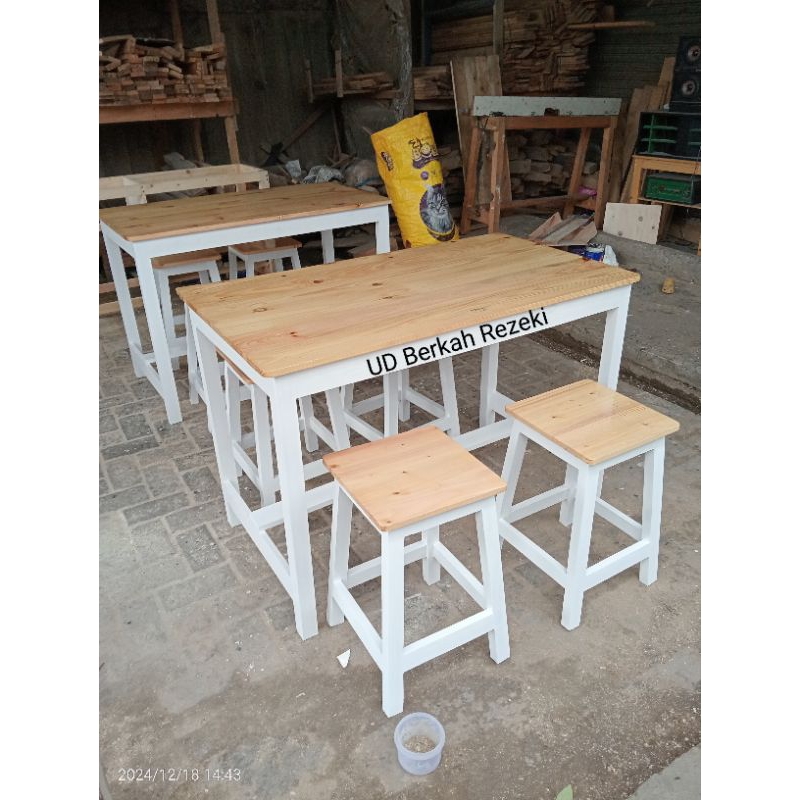 Jual 1 set meja makan, 1 meja + 4 bangku buat cafe atau resto kayu jati belanda | Shopee Indonesia