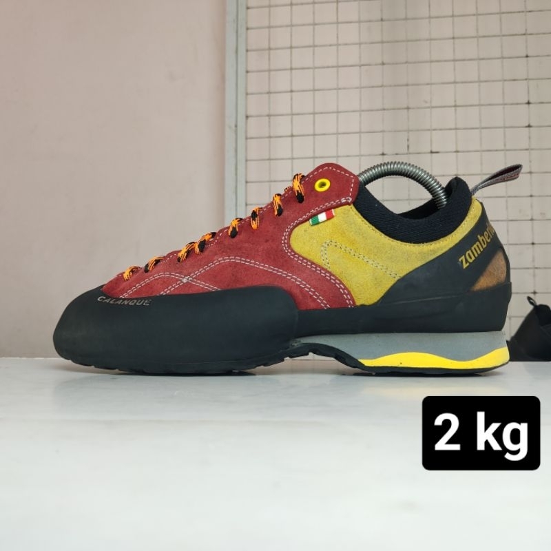 Jual SEPATU OUTDOOR HIKING BERAT 2 KG | Shopee Indonesia