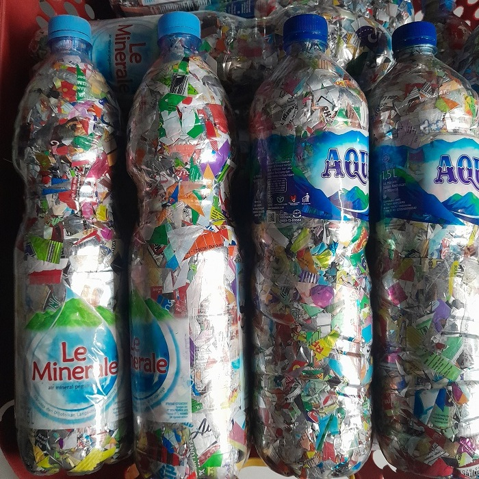 Jual Ecobrick Ekobrik Botol Aqua Lemineral Besar 1500ml Berat 550gr ...